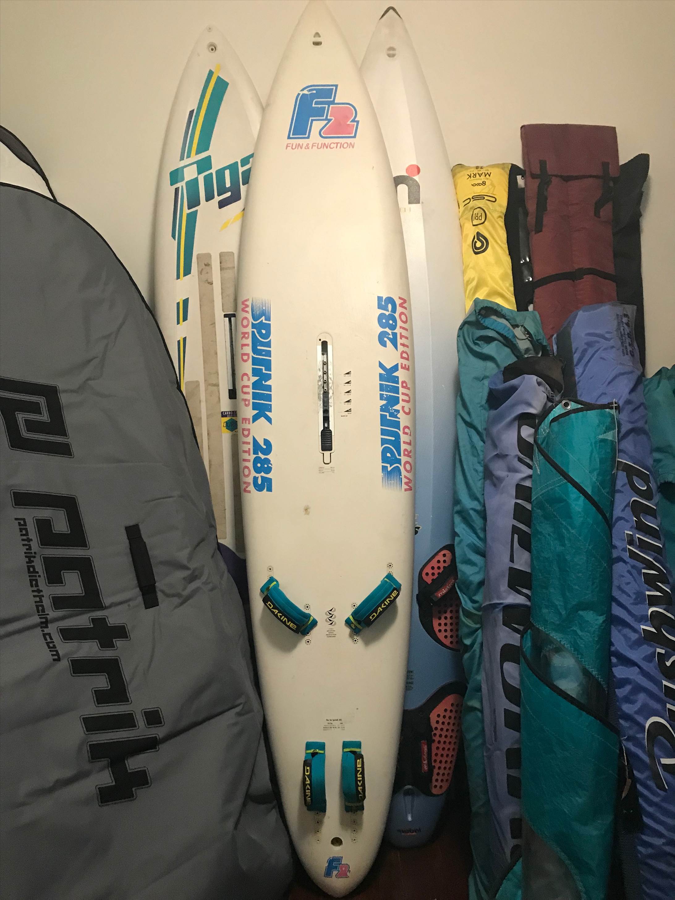 Can the old sailboards of the 80s and 90s hold up today? | Windsurfing ...